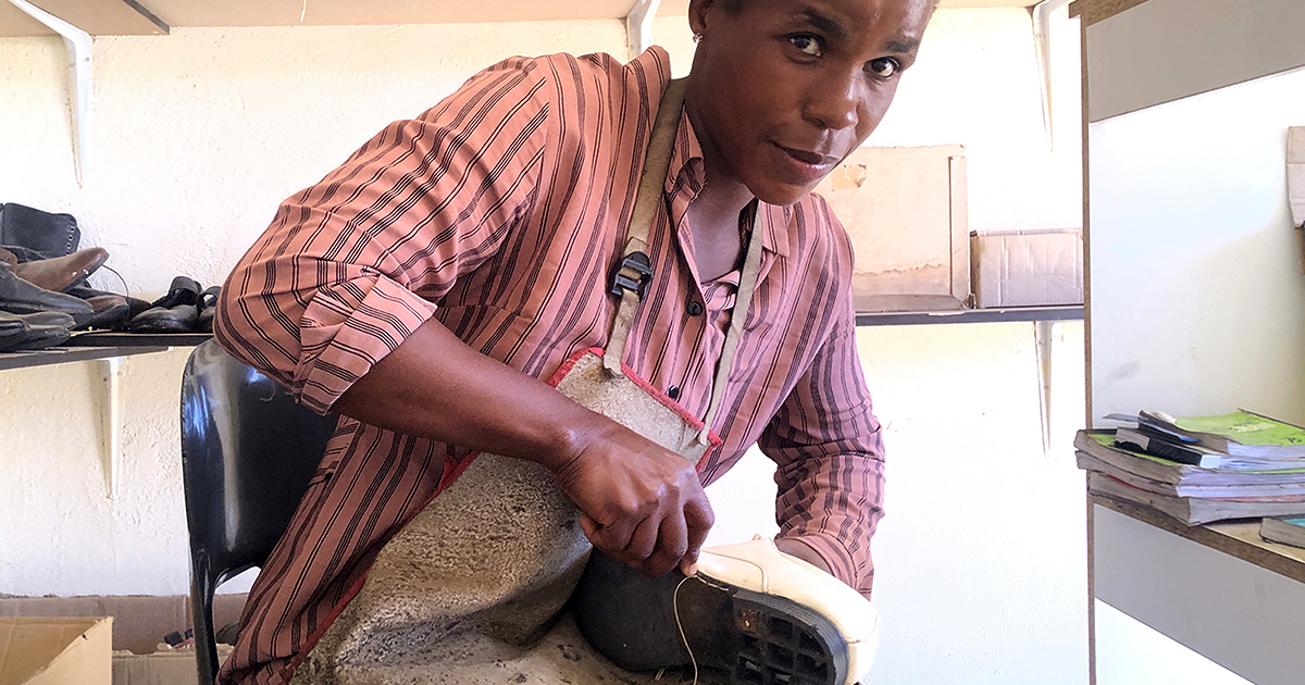 Tendani u sumbedzisa uri ahuna mushumo wa mbeu nthihi.